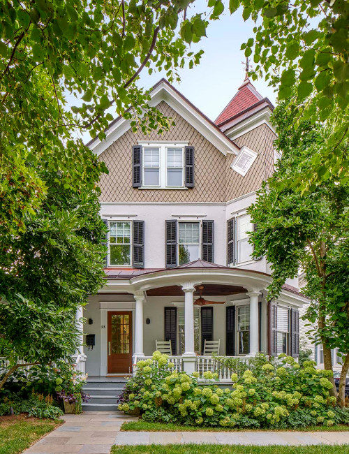 historic homes Archives - Town & Country Living