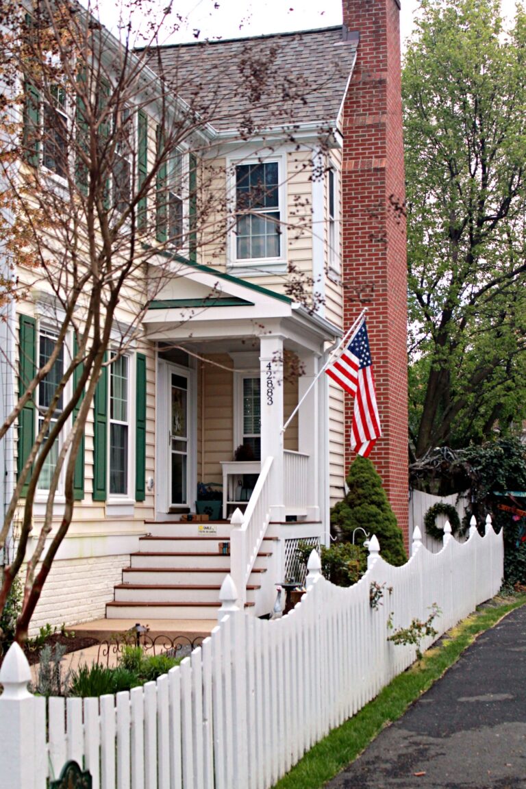 Front Porch Flag: Show Your Patriotism - Town & Country Living