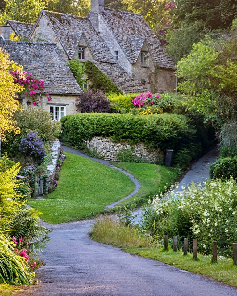 Romantic English Cottage Homes: Virtual Trip to the U.K.