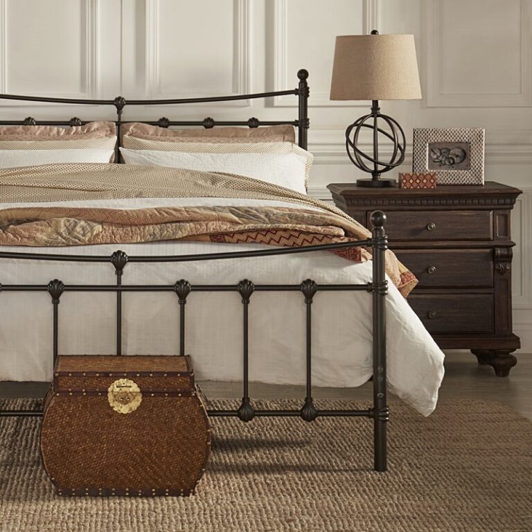 Country Style Metal Beds for a Small Bedroom