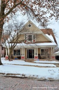 Eclectic Neighborhood: Charming Homes in the Chicago ‘Burbs