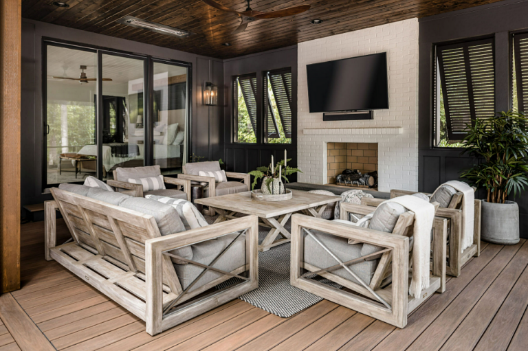 Lakefront Home Makes the Most of Indoor-Outdoor Living