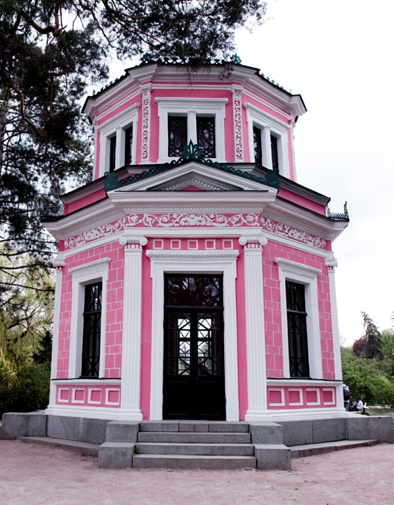 Pink House Collection: A Fun Way to Celebrate the New Year