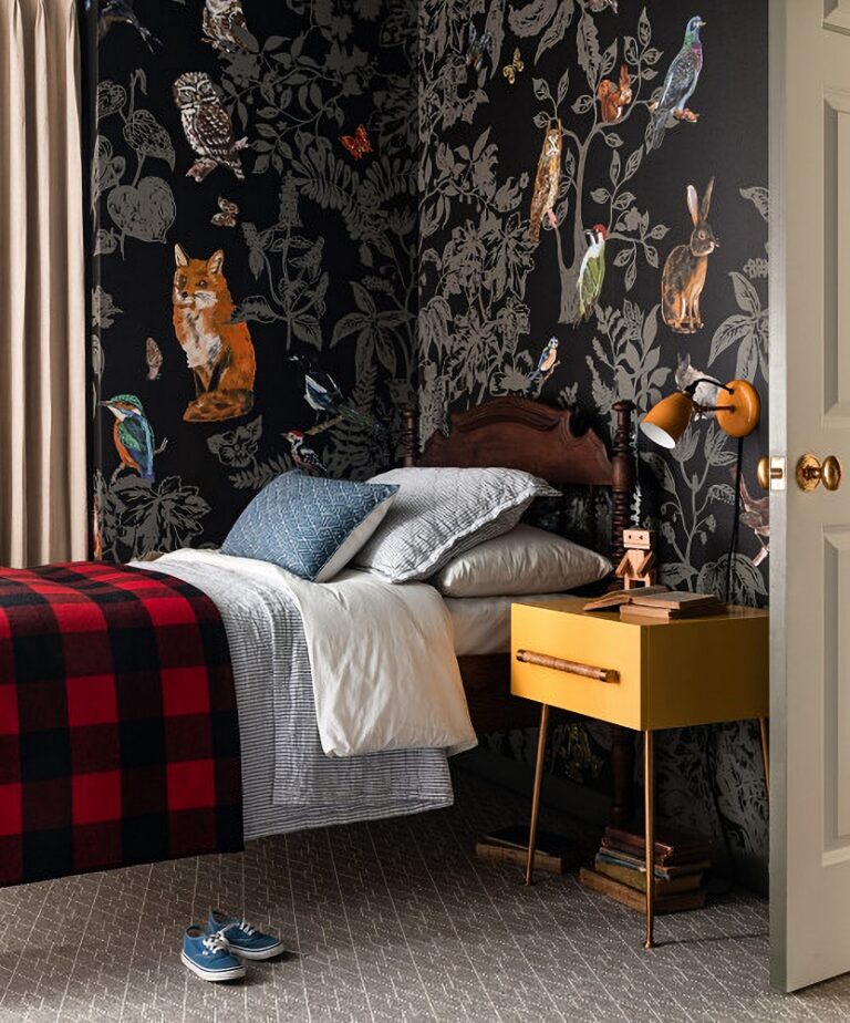 How to Bring the Wild into Your Home with Stunning Animal Wallpaper!