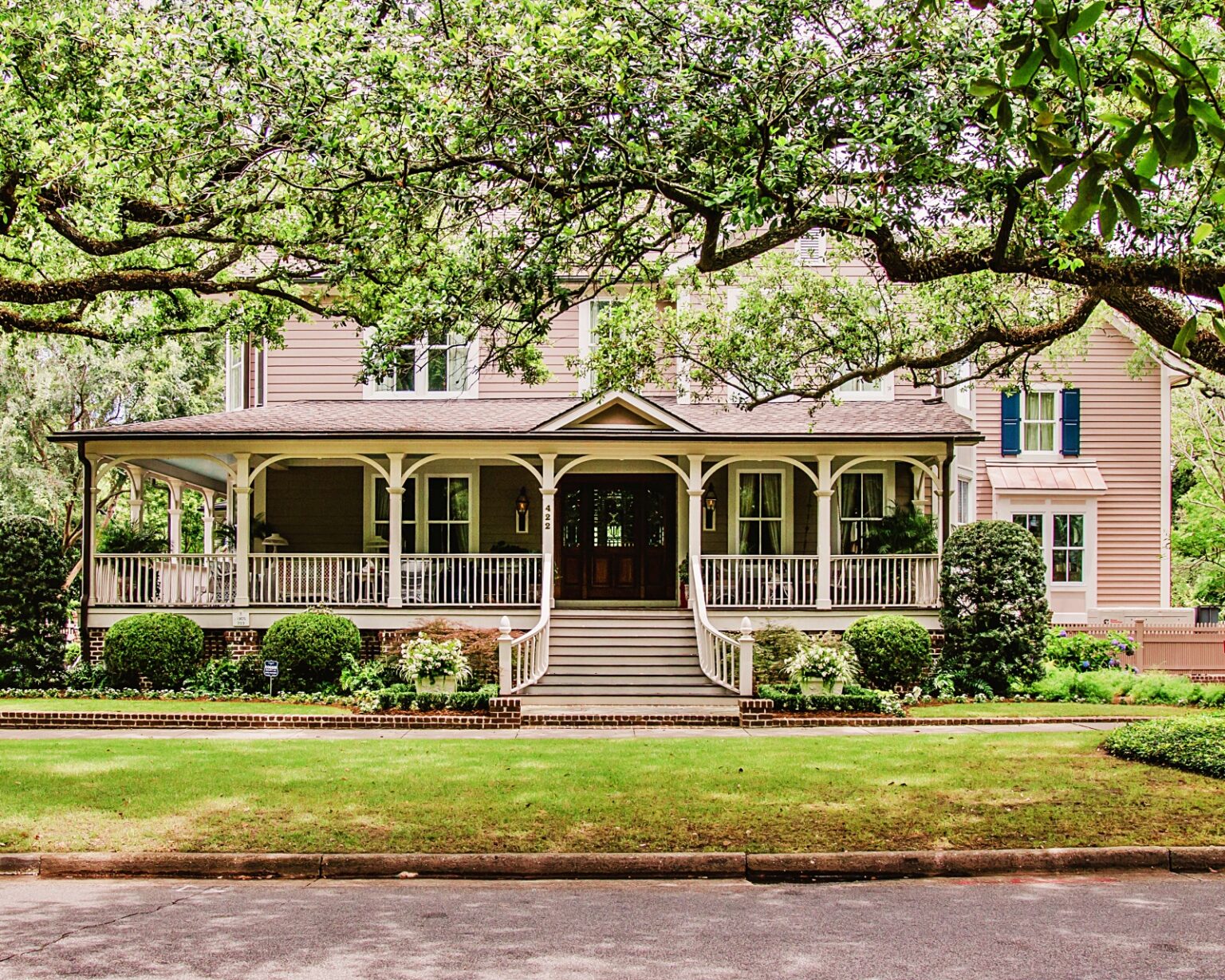 Reviving the Front Porch: The Charm and Community Spirit of Outdoor ...