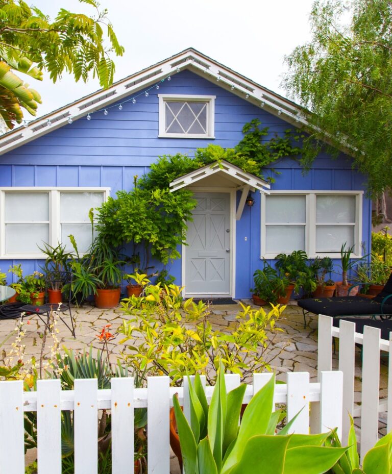 Charming and Chic: Small Houses with Enchanting Curb Appeal
