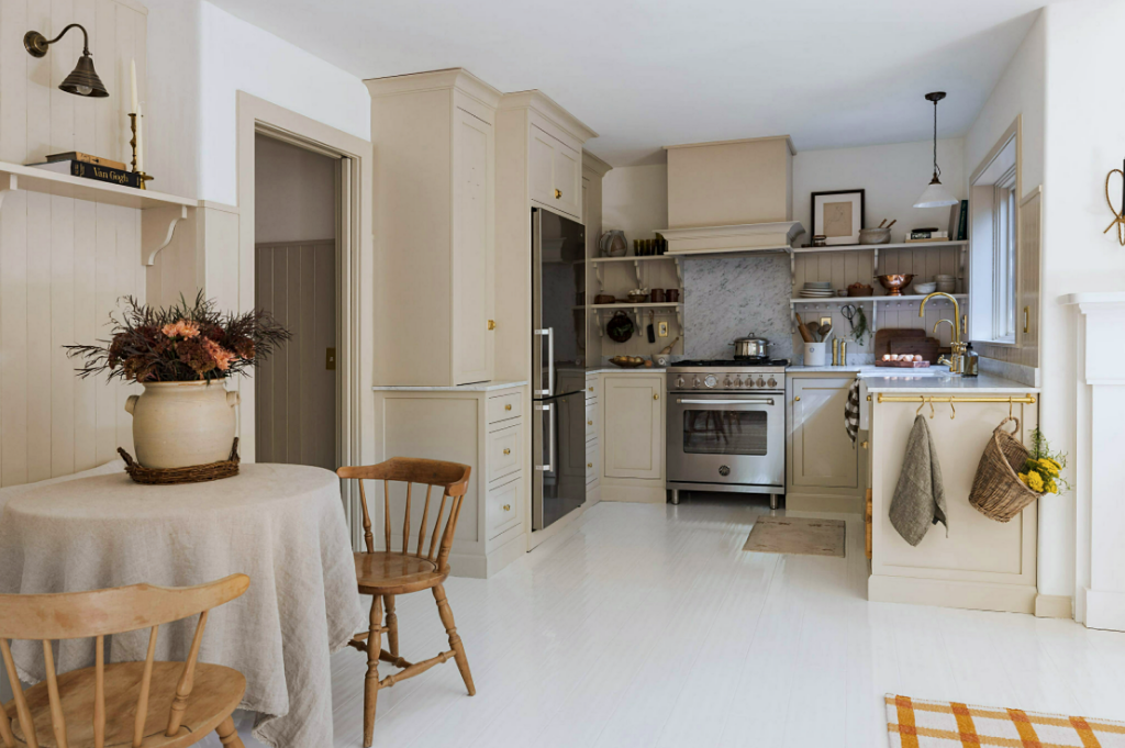 The Best English Country Kitchen: Rustic Haven of Charm