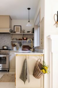 The Best English Country Kitchen: Rustic Haven of Charm
