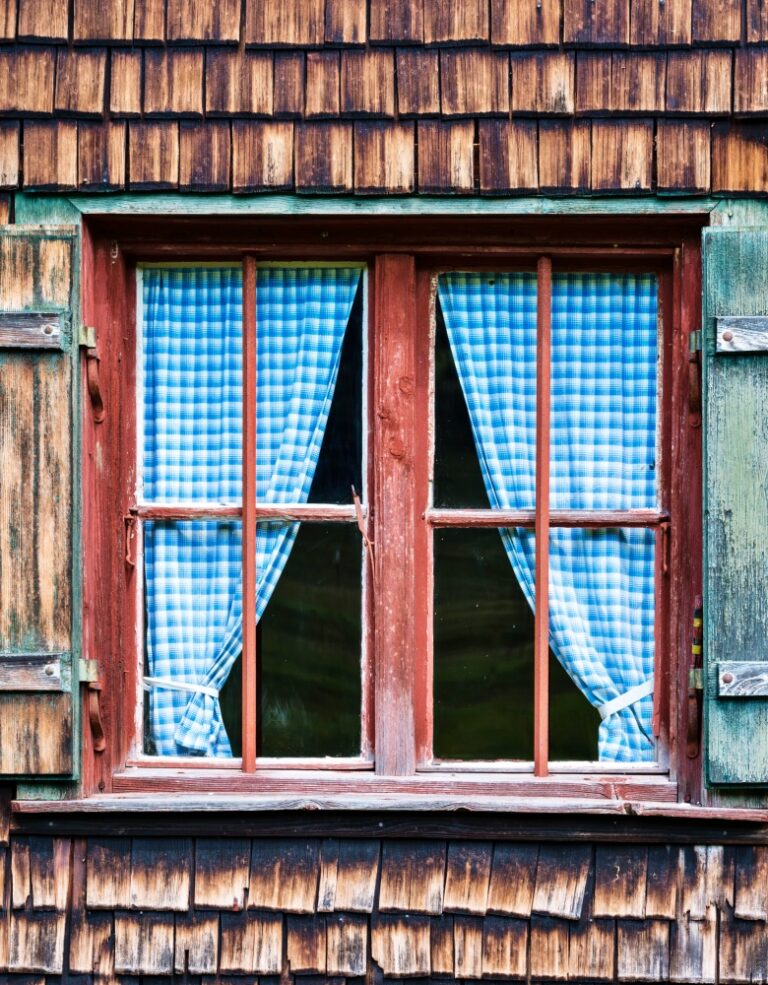 Summer Curtains: Stay Cool and Stylish with Fresh Window Treatments