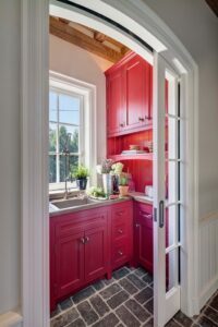 How to Decorate with Red: Achieve Balance and Results