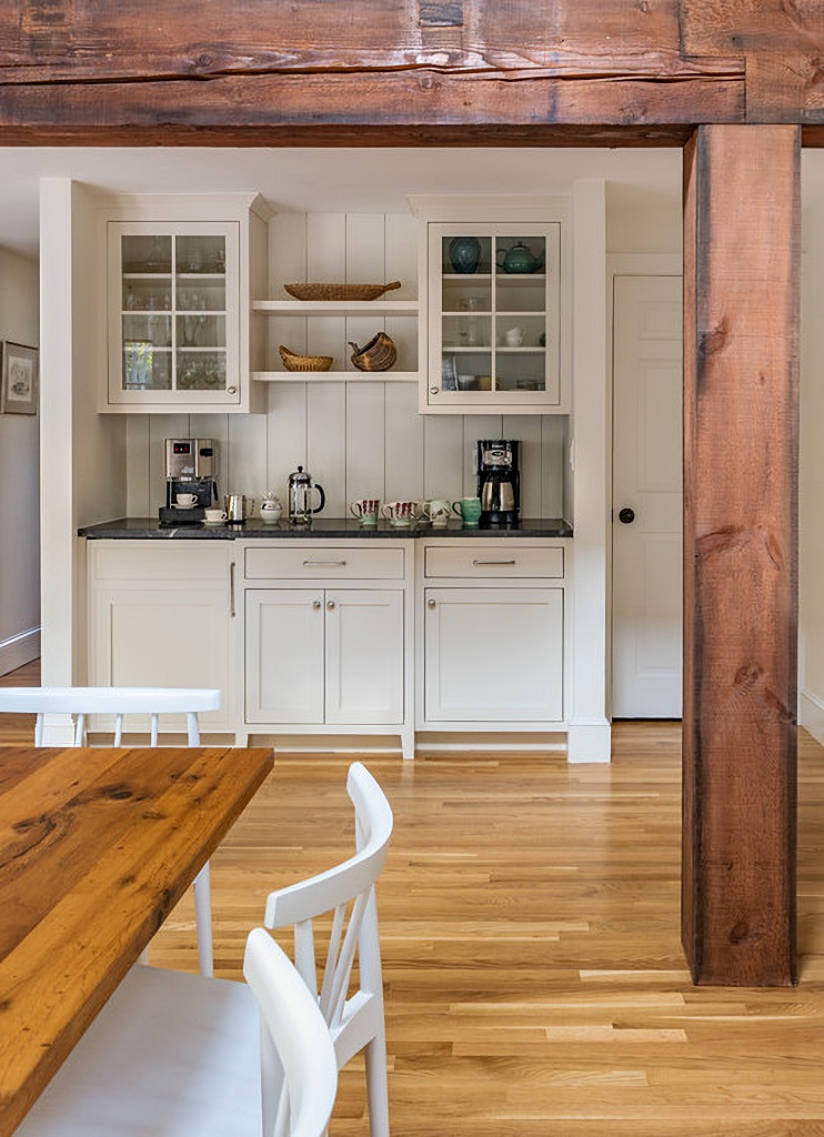 Fall in Love with a Welcoming Massachusetts Home: Timeless Charm